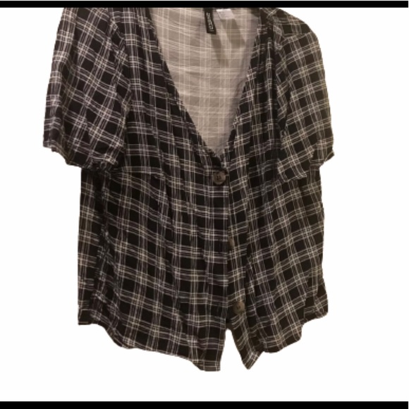 Divided | Tops | 3 For 50 Hm Divided Brand Bluewhite Cropped Button Up ...